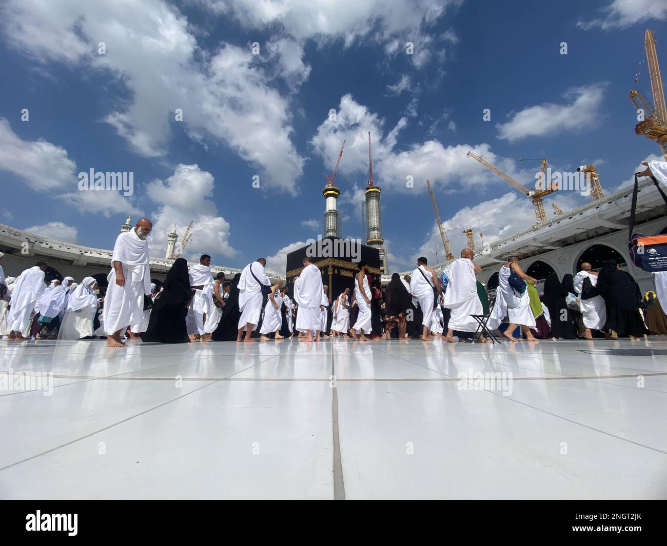 Muslimische Pilger in der Kaaba in der Haram-Moschee von Mekka, Saudi ...