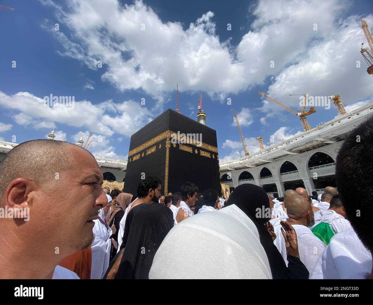 Muslimische Pilger in der Kaaba in der Haram-Moschee von Mekka, Saudi ...