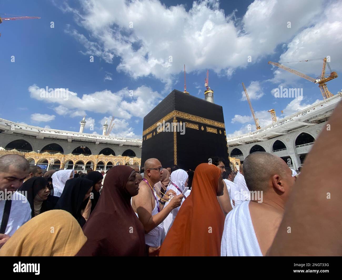 Muslimische Pilger in der Kaaba in der Haram-Moschee von Mekka, Saudi ...