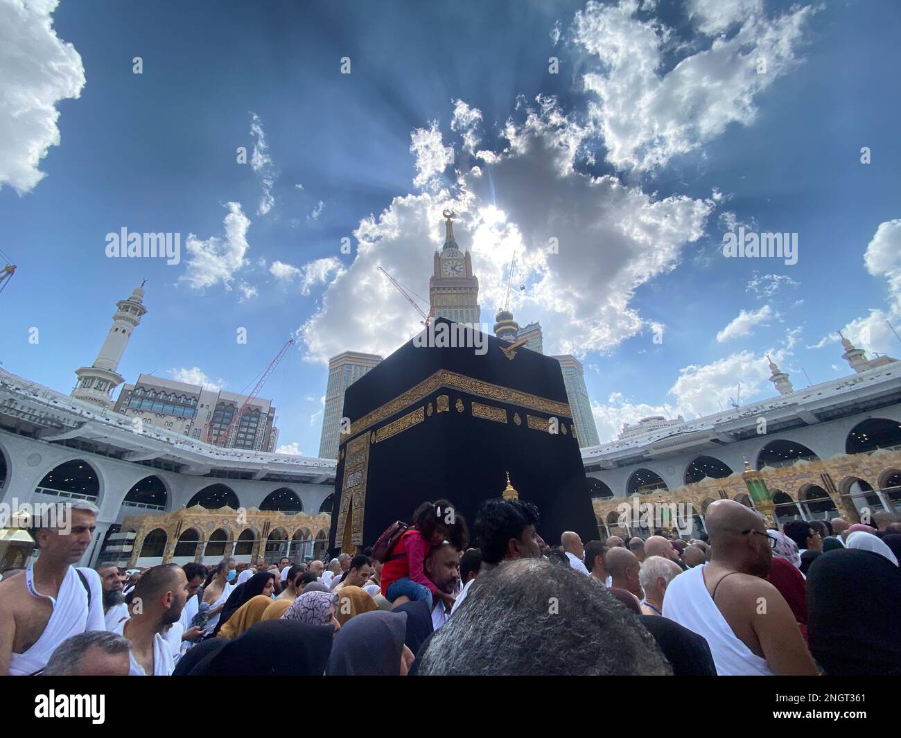 Muslimische Pilger in der Kaaba in der Haram-Moschee von Mekka, Saudi ...