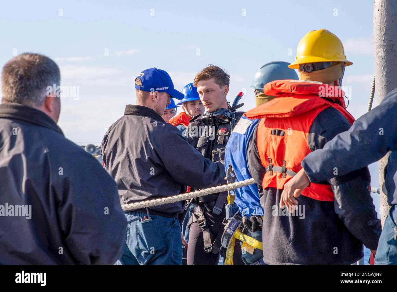 221128-N-TC847-1017 IONISCHES MEER (28. Nov. 2022) Boatswain’s Mate 1 ...