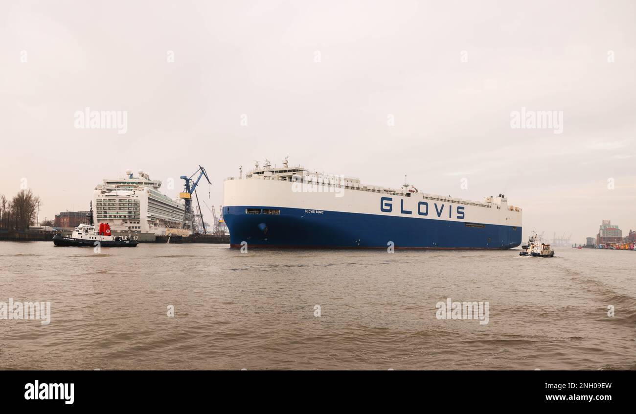 Hamburg, Deutschland. 16. Februar 2023. Der Autotransporter "Glovis ...