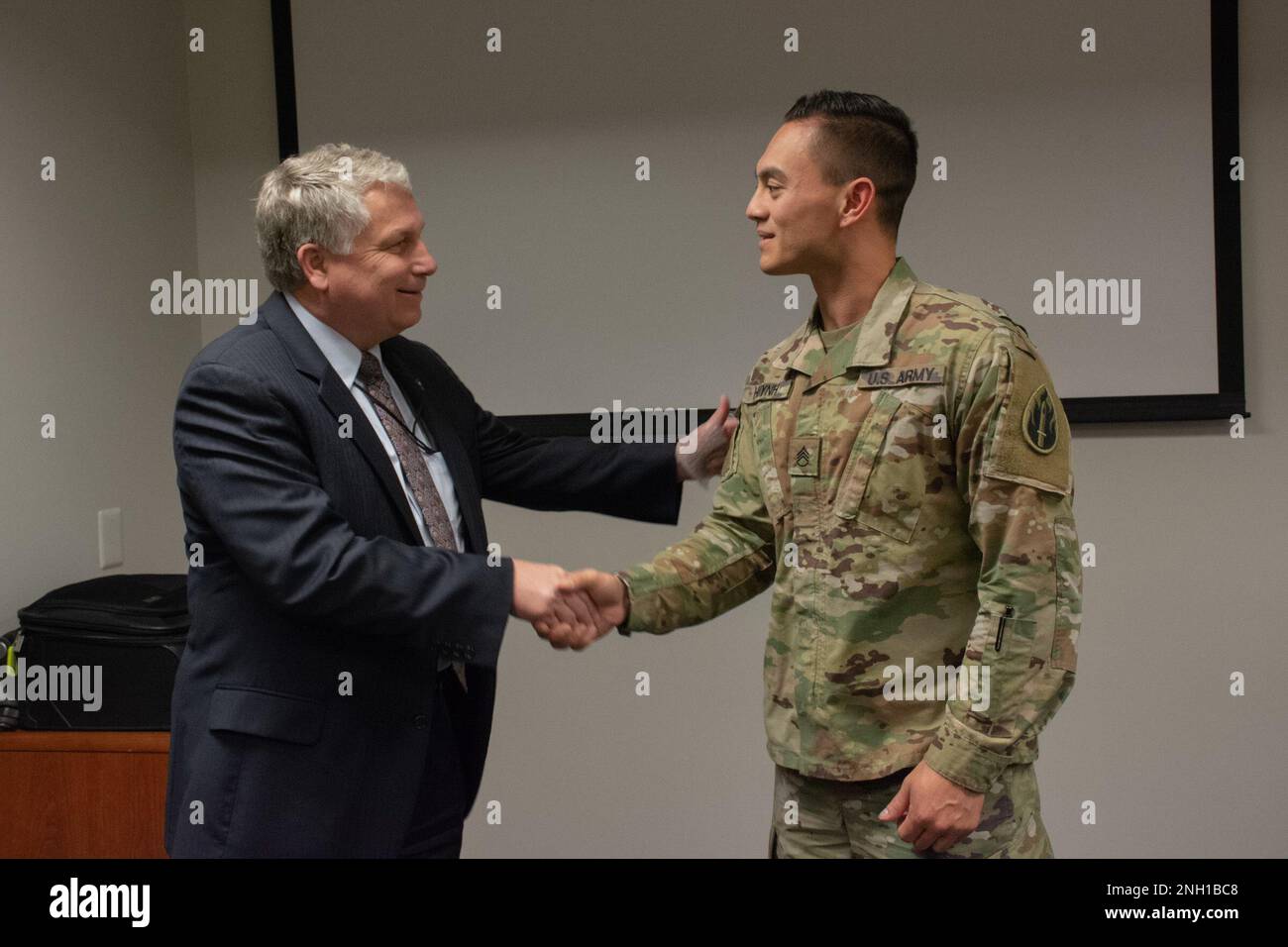 Steve Austin, Assistant Chief of the Army Reserve, besucht das ...
