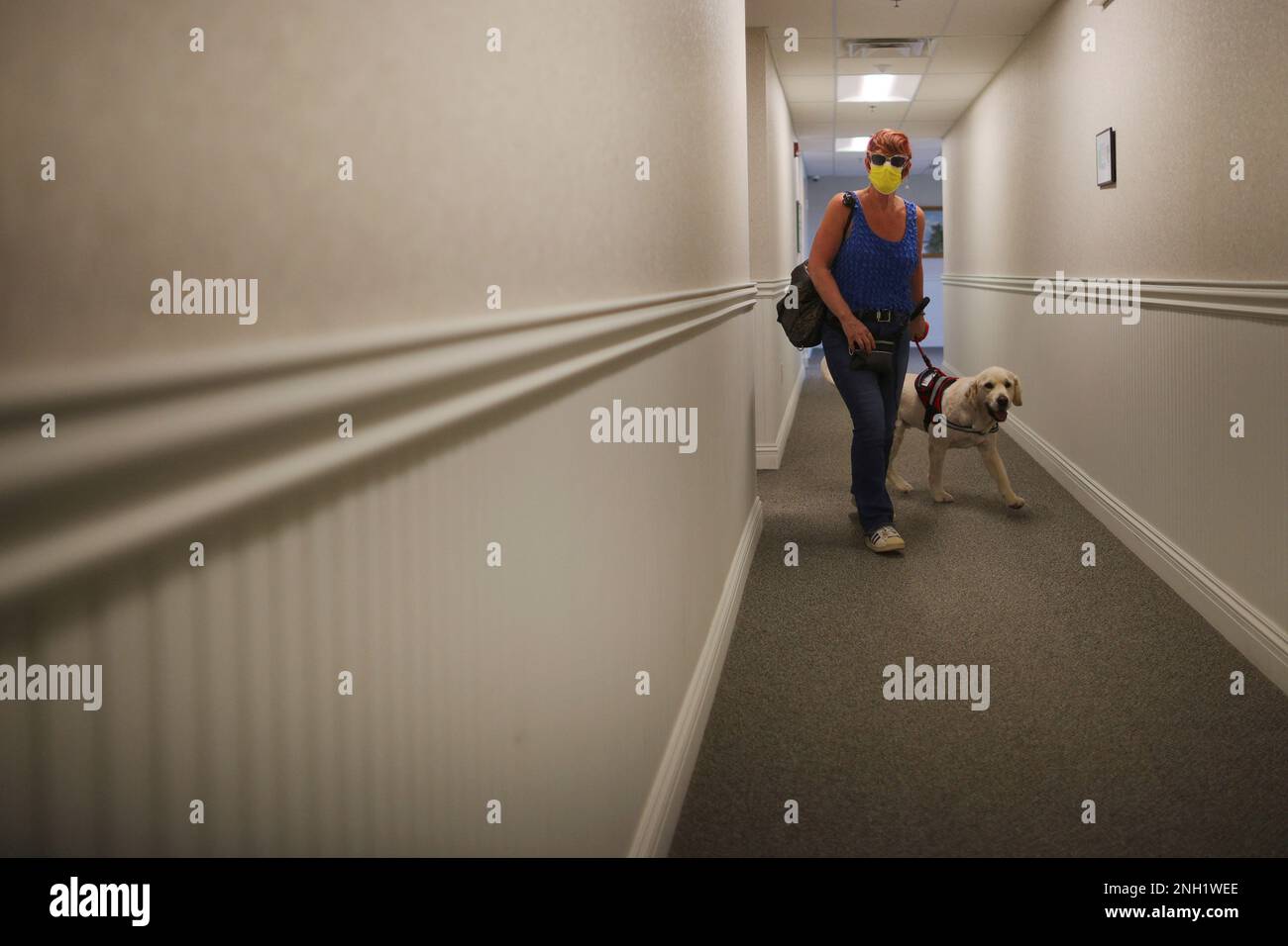 Julie Fallon, die ihre langen COVID-Symptome als „extreme kognitive ...