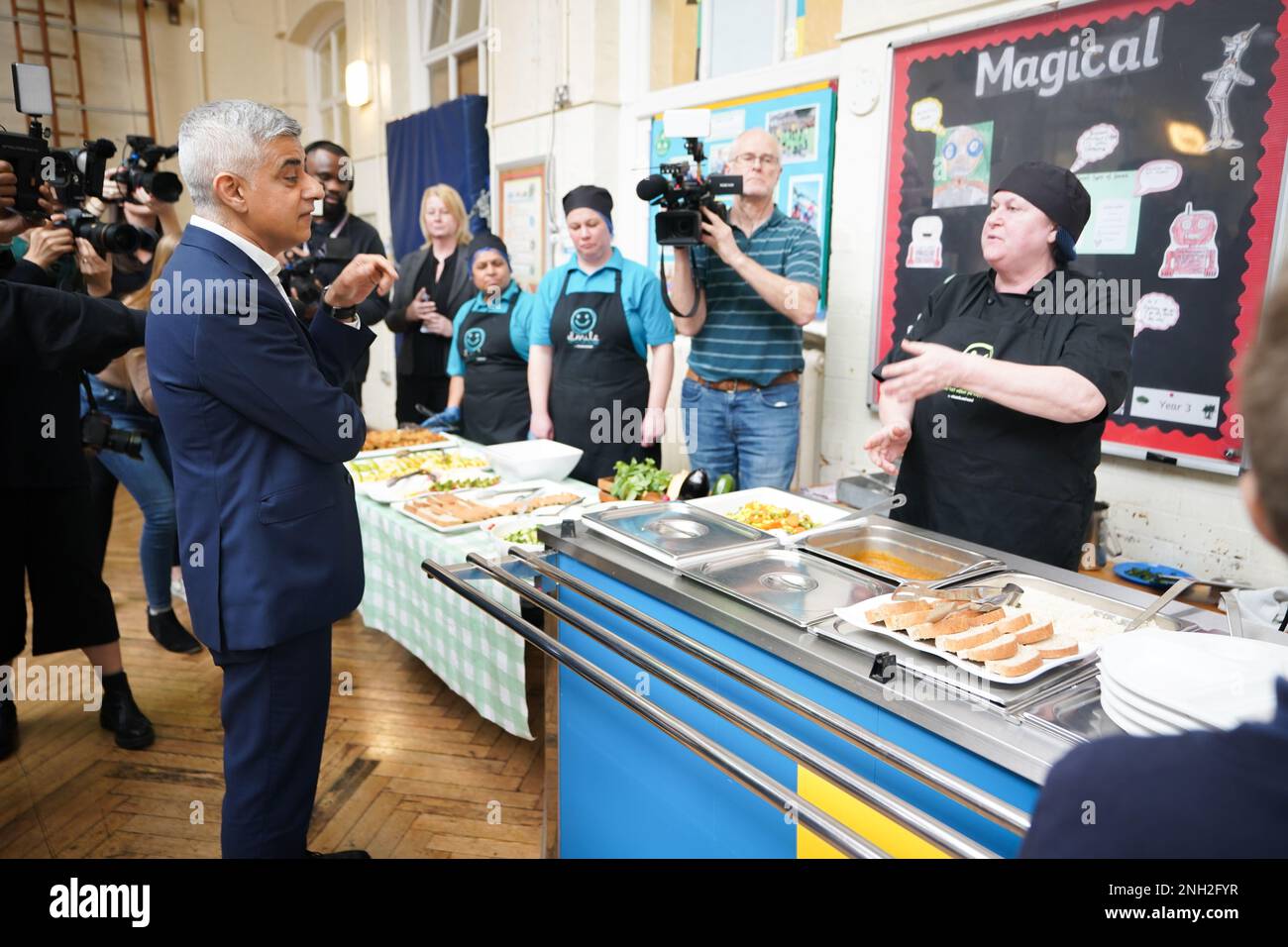 Bürgermeister von London Sadiq Khan besucht seine alte Schule, Fircroft ...