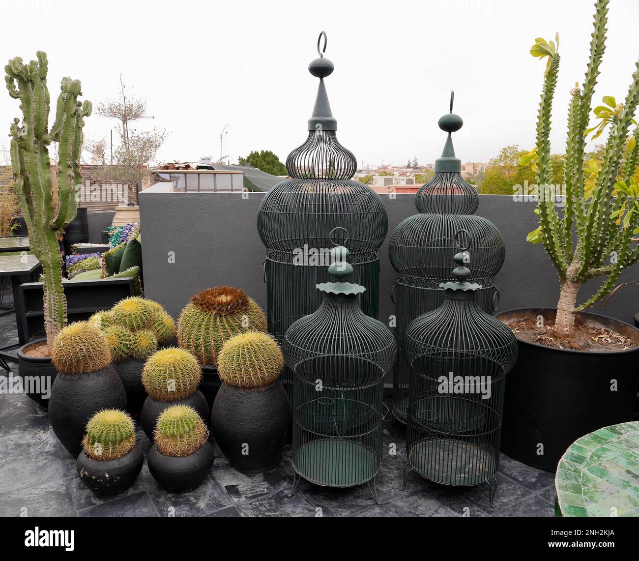 Wunderschöner Außenbereich im stilvollen Dachcafé im Soufiane Zarib ...