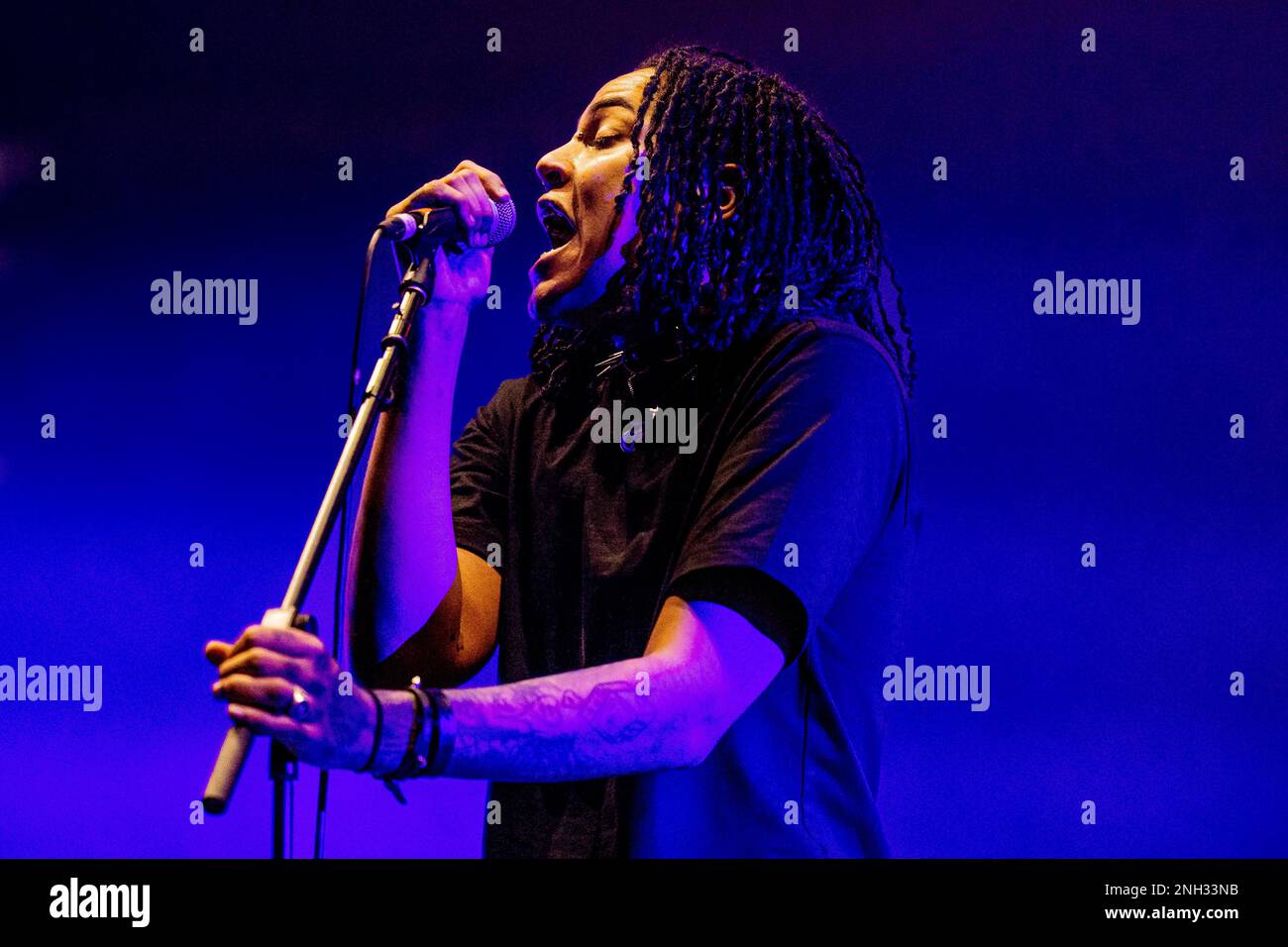 Poorstacy singen -Fotos und -Bildmaterial in hoher Auflösung – Alamy