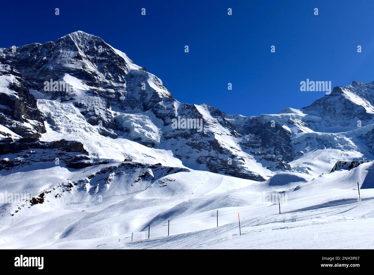 Winter Schnee-Blick auf die Nordwand des Berges Eiger Grindelwald ...