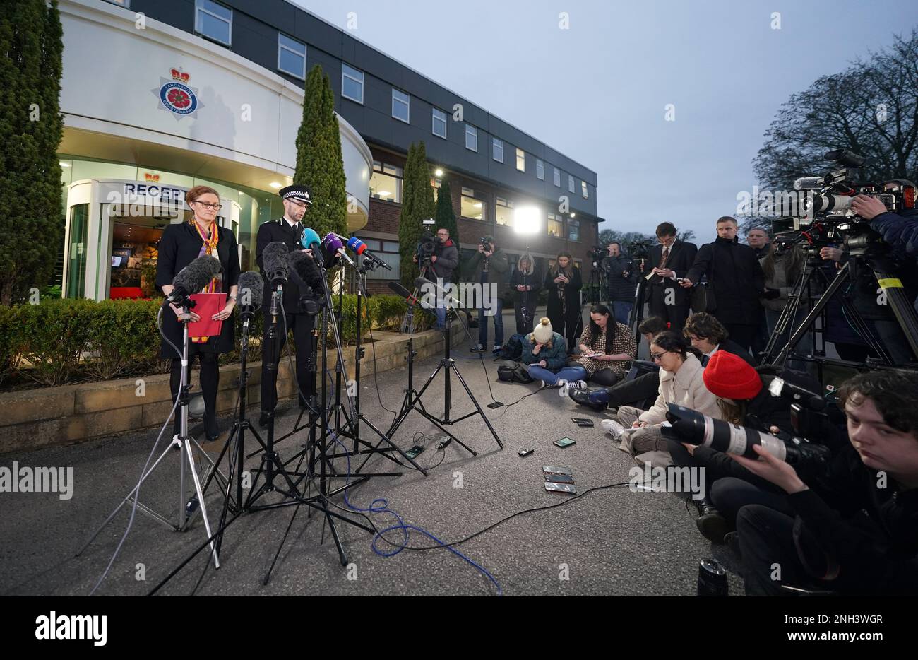 Assistant Chief Constable Peter Lawson (rechts) von Lancashire Police ...