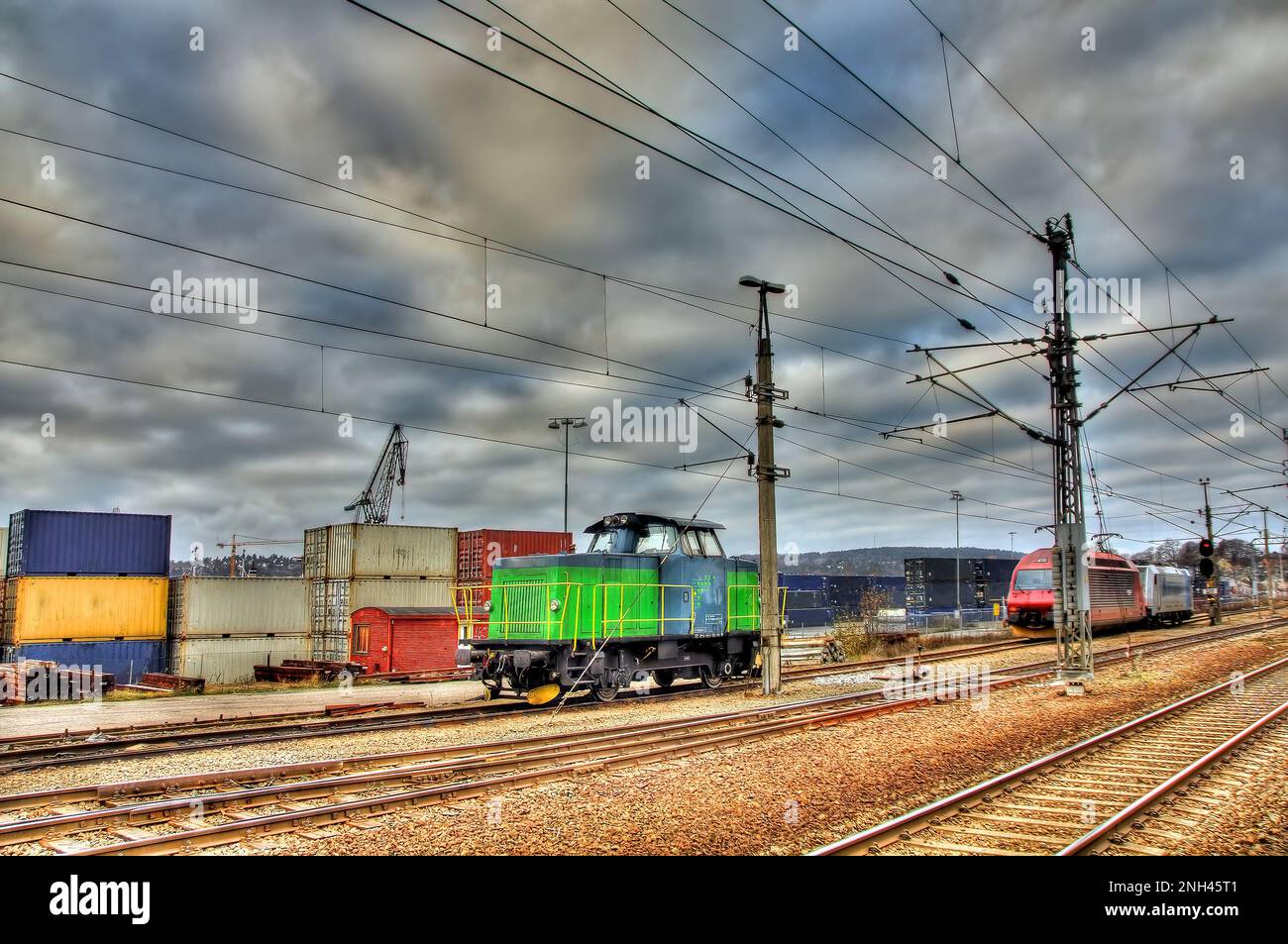 Track rail moss -Fotos und -Bildmaterial in hoher Auflösung – Alamy