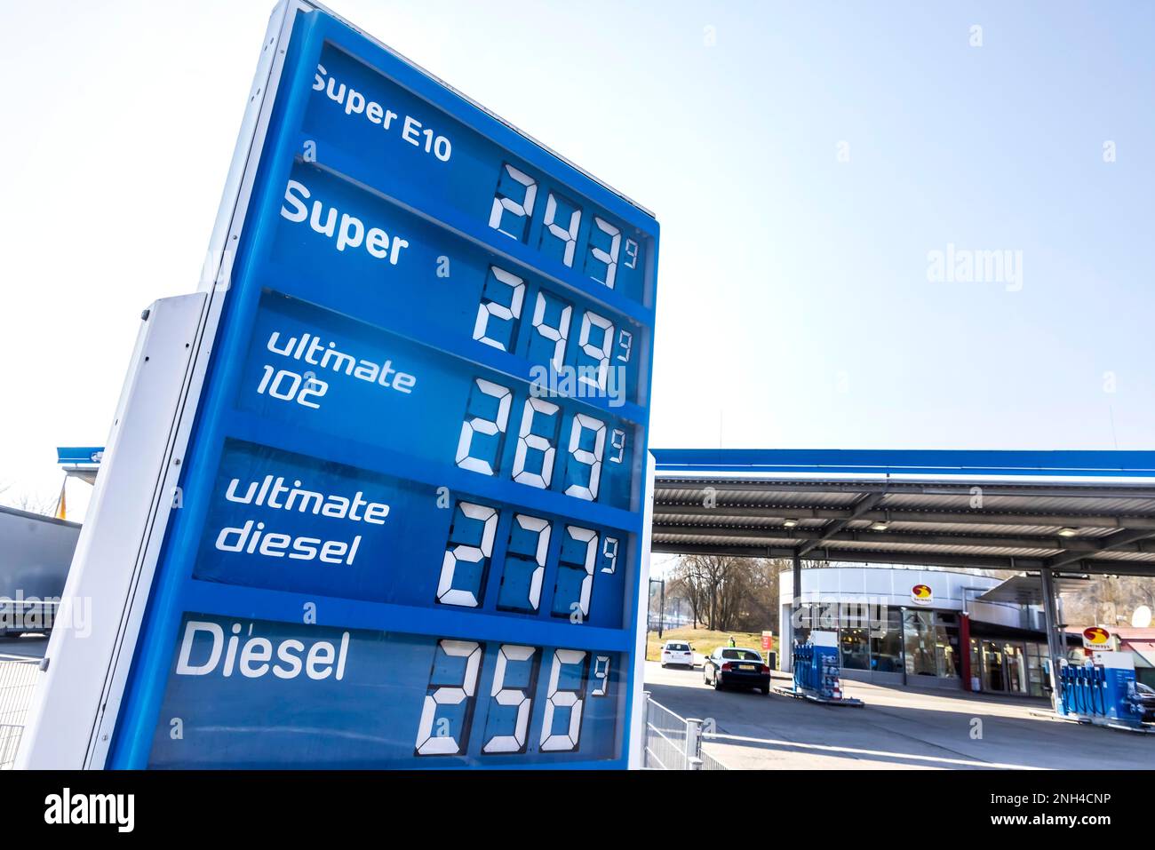 Kraftstoff ist während der Energiekrise teuer geworden, Diesel kostet 2 ...