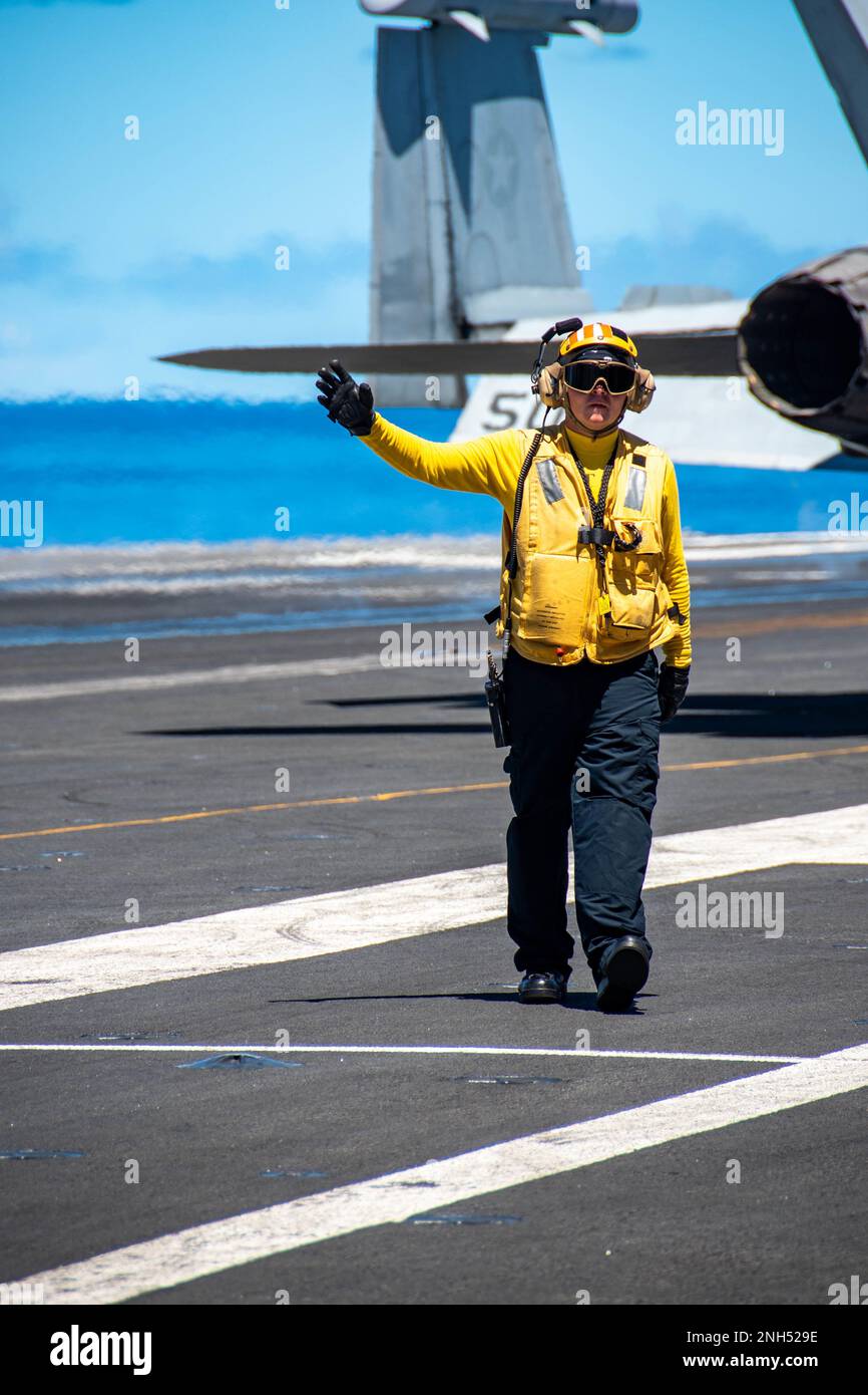 220620-N-BR419-1058 PHILIPPINE SEA (20. Juni 2022) Aviation Boatswain’s ... 220620-N-BR419-1058 PHILIPPINE SEA (20. Juni 2022) Aviation Boatswain’s ...