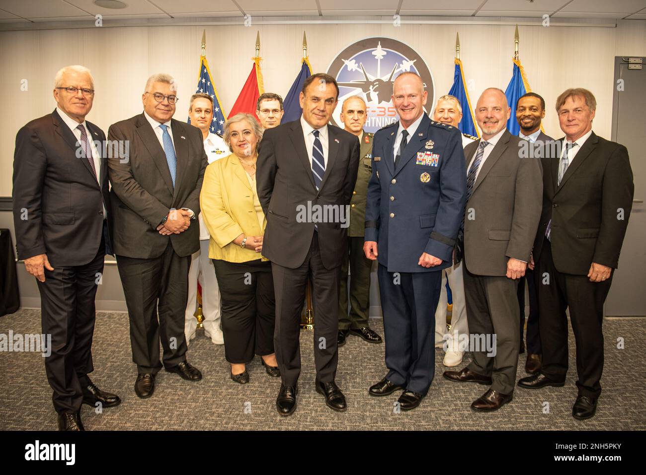CRYSTAL CITY, VA. (18. Juli 2022) – Generalleutnant Michael Schmidt ...