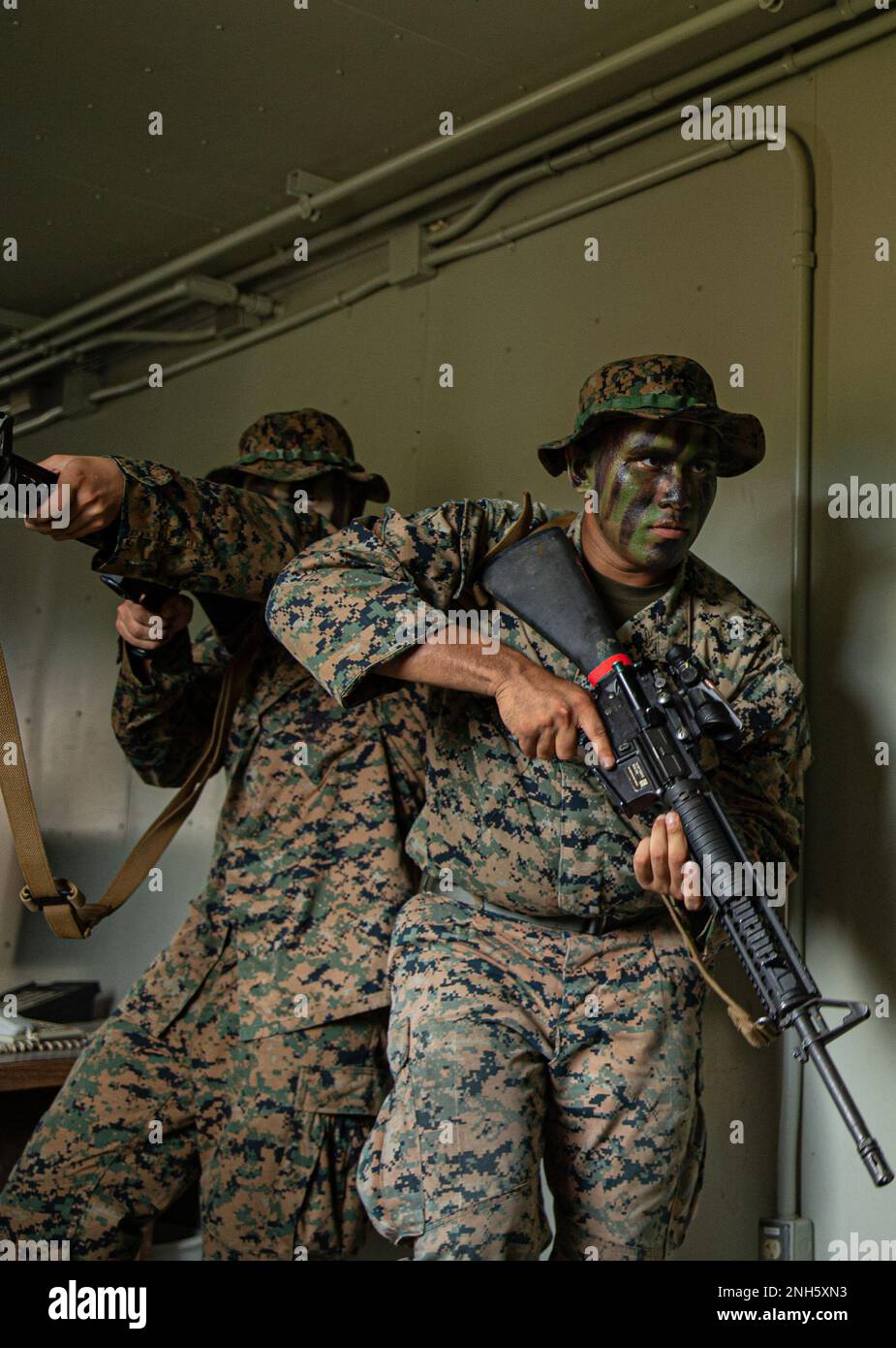USA Marinekorps Lance CPL. David Shats, Left, und Lance CPL. Zildjianaf ...