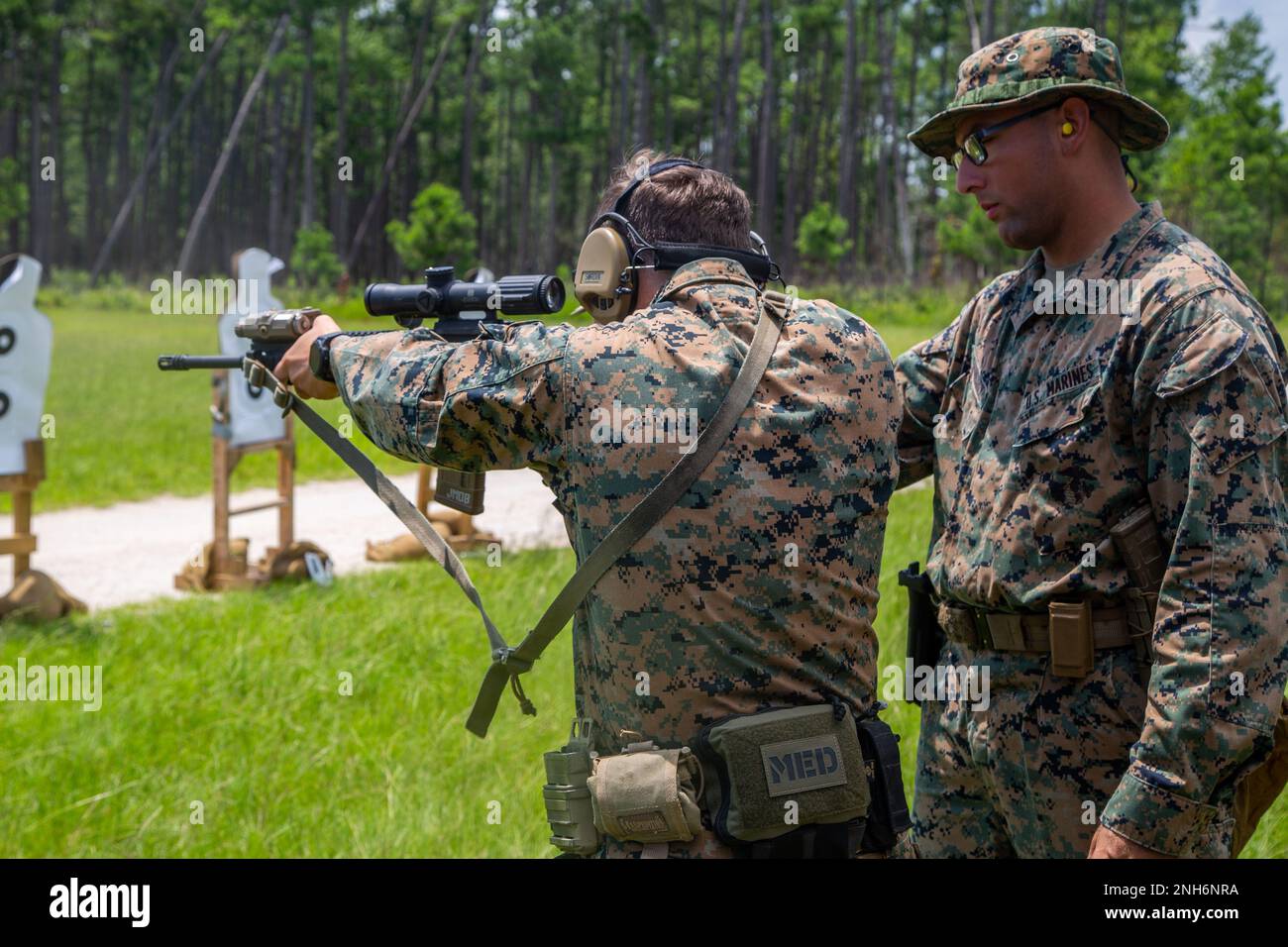 USA Marinekorps Staff Sgt. Samuel Sanchez, Kampflehrer der School of ...