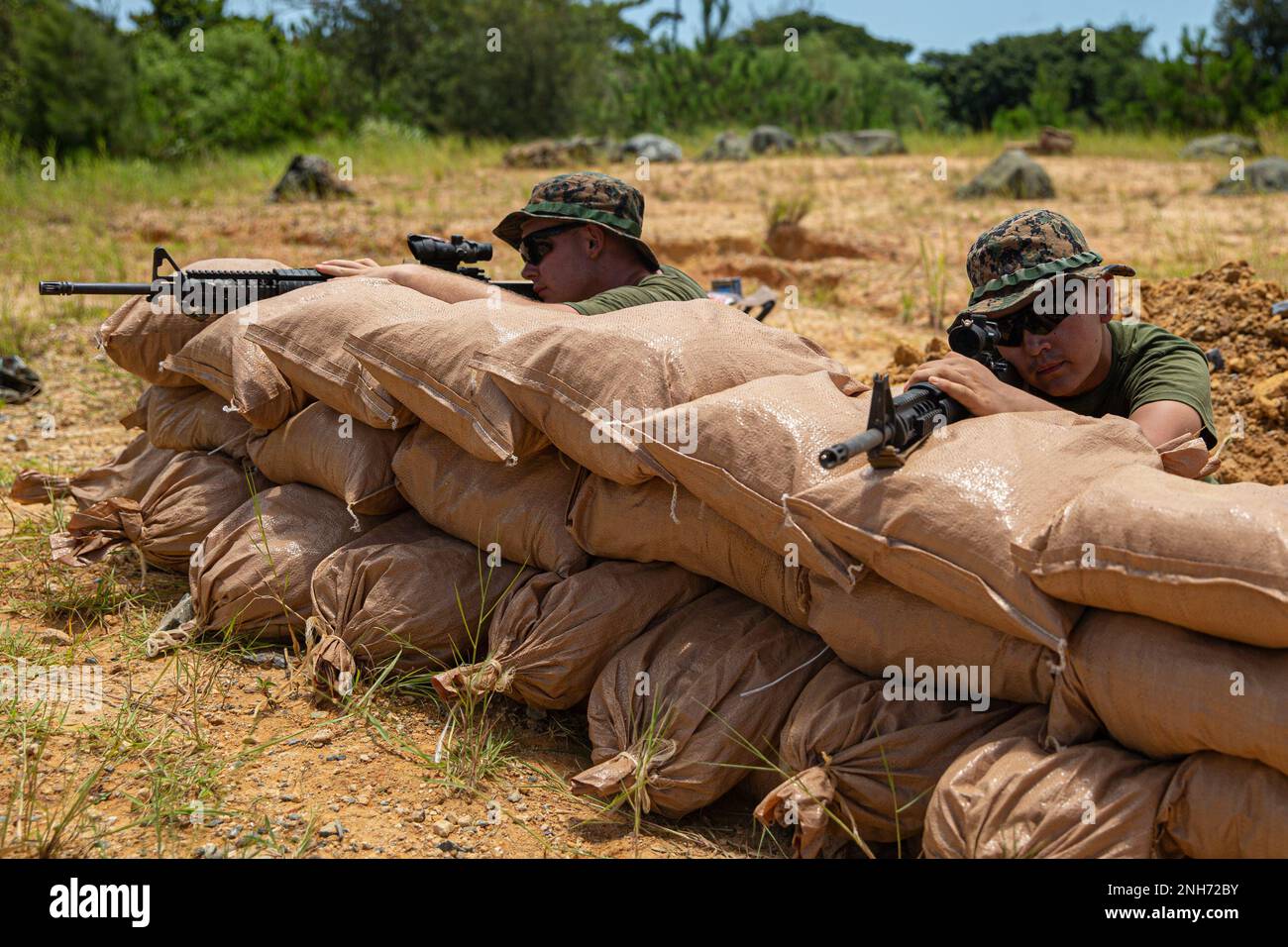 USA Marinekorps Lance CPL. Mathew Whitworth, Left, und Lance CPL. David ...
