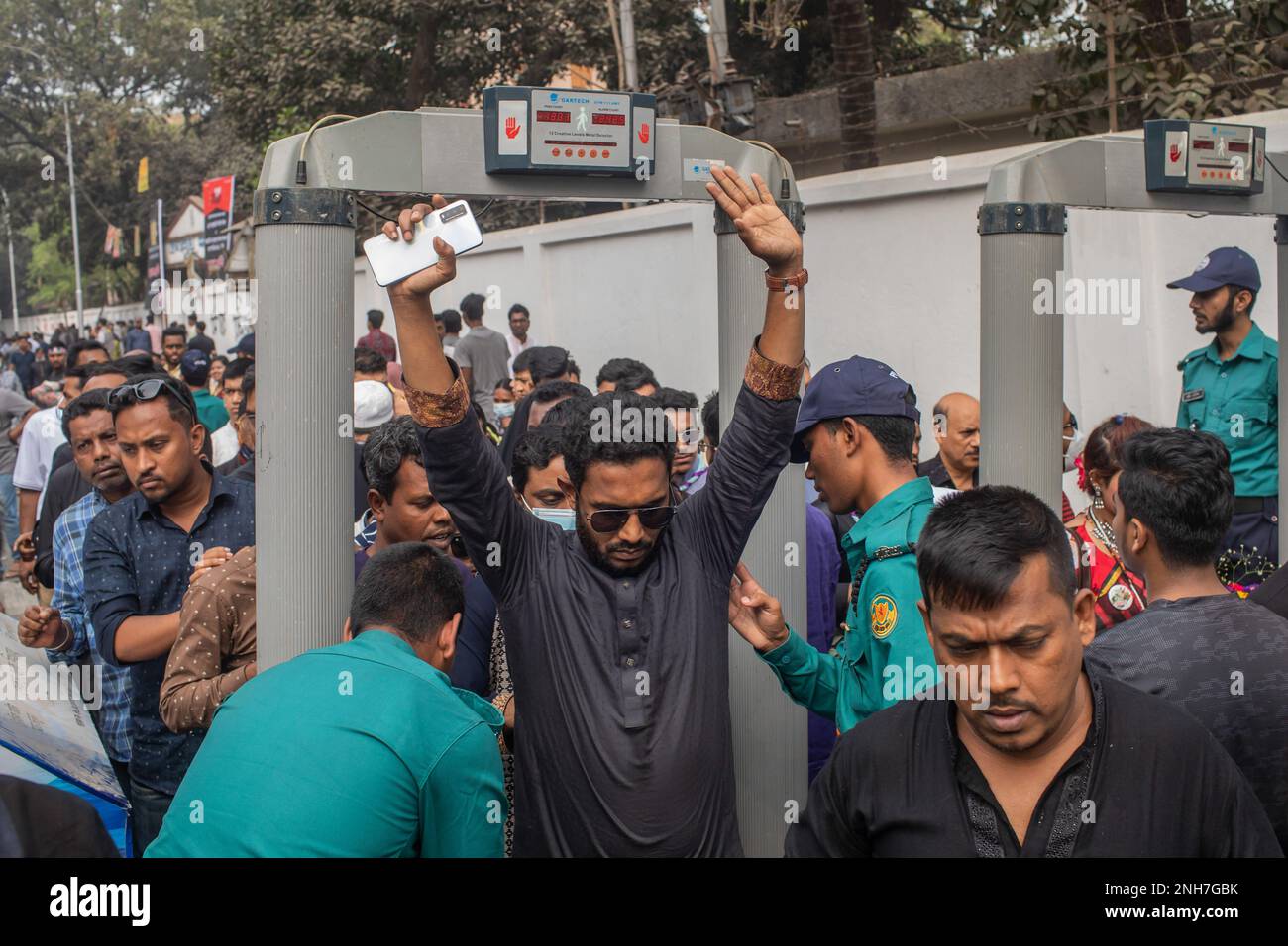 Während des Internationalen Muttersprachentages in Dhaka passieren ...