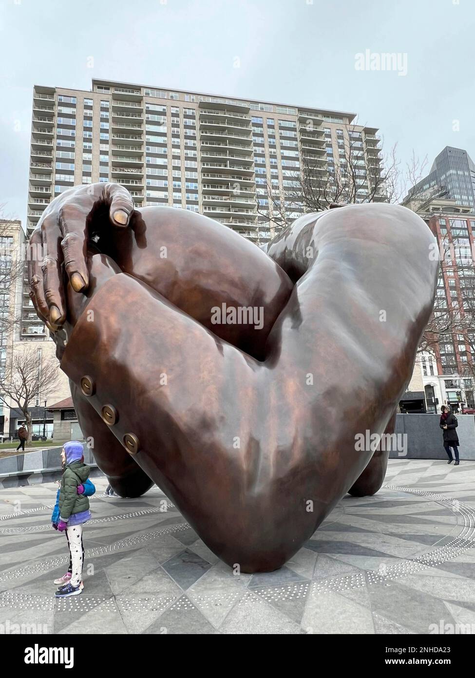 Photo by: GWR/STAR MAX/IPx 2023 1/15/23 The Embrace, a new statue ...