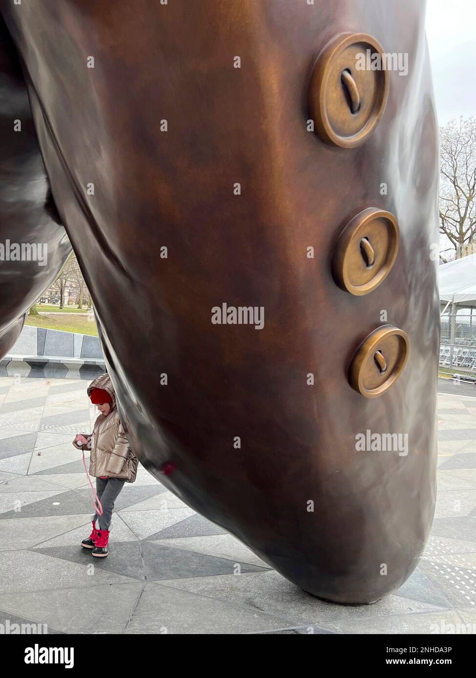 Photo by: GWR/STAR MAX/IPx 2023 1/15/23 The Embrace, a new statue ...