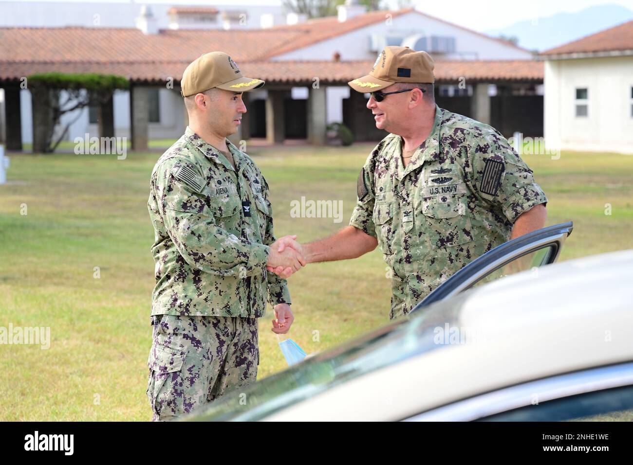 USA Marinekapitän Mike Aiena, kommandierender Offizier des Naval ...