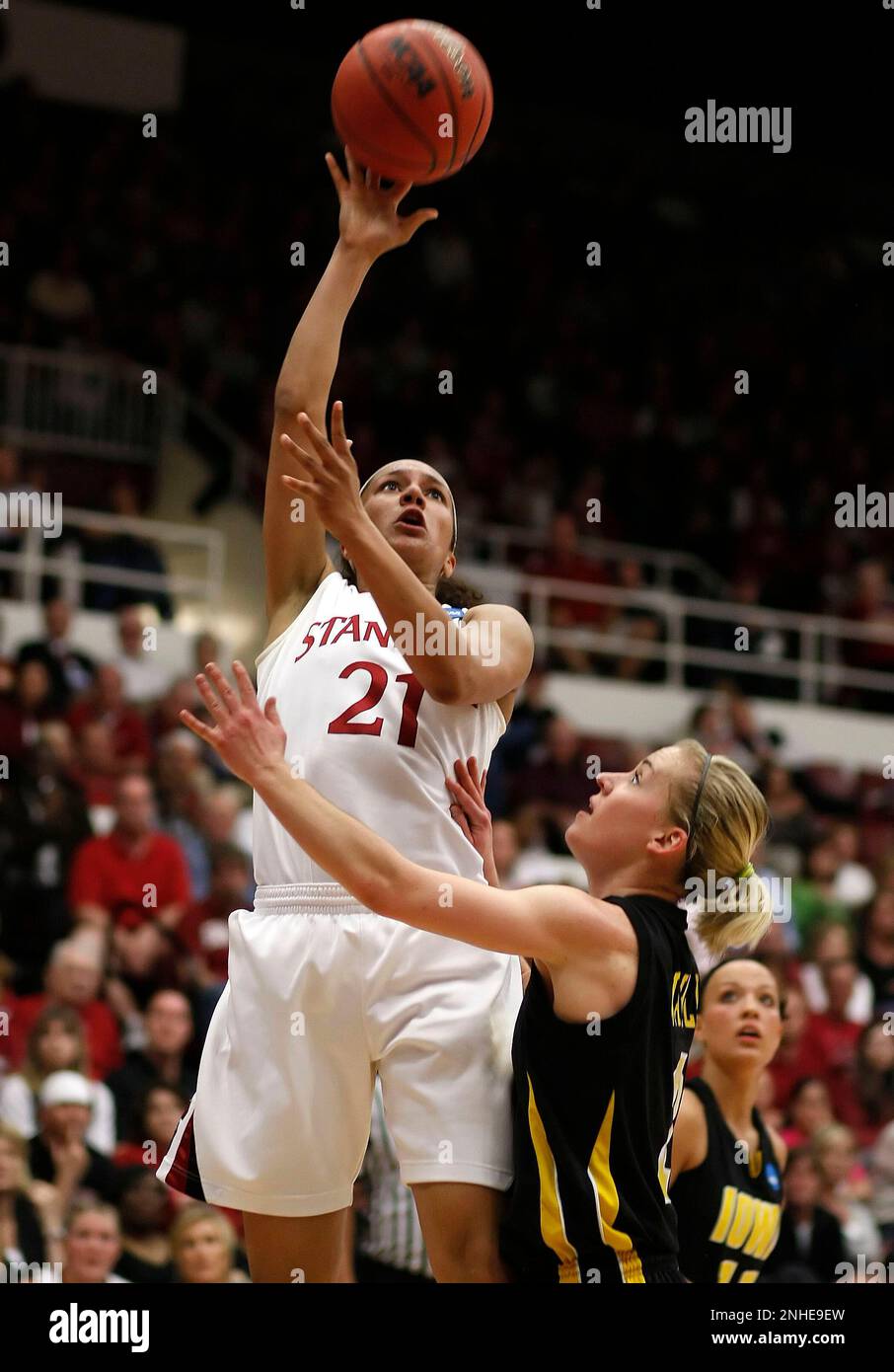 Stanford's Rosalyn Gold-Onwude (21) shoots over Iowa's Jaime Printy (24 ...