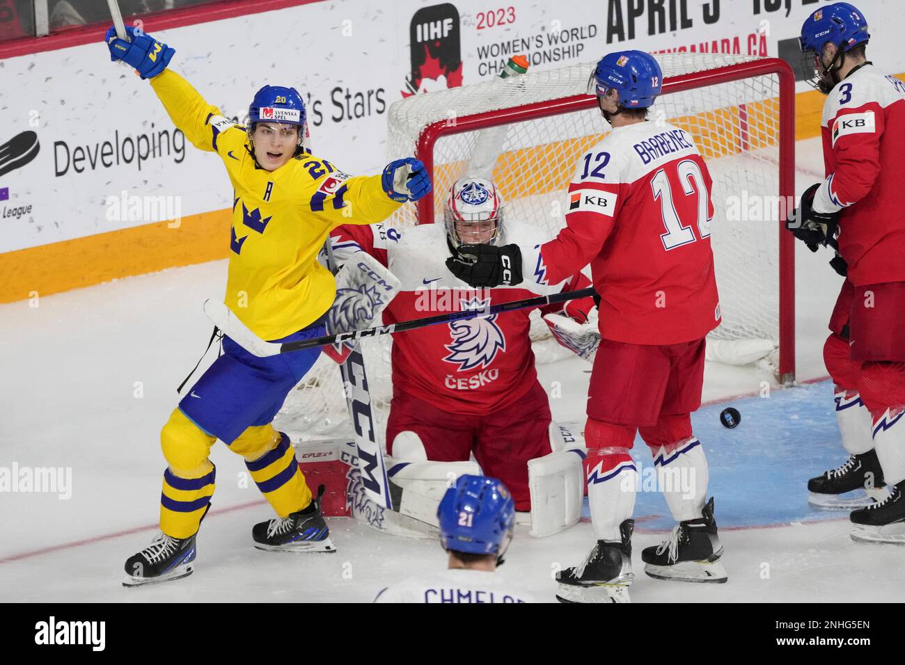 Liam Ohgren of Sweden, left, celebrates a goal in front of Czechia ...
