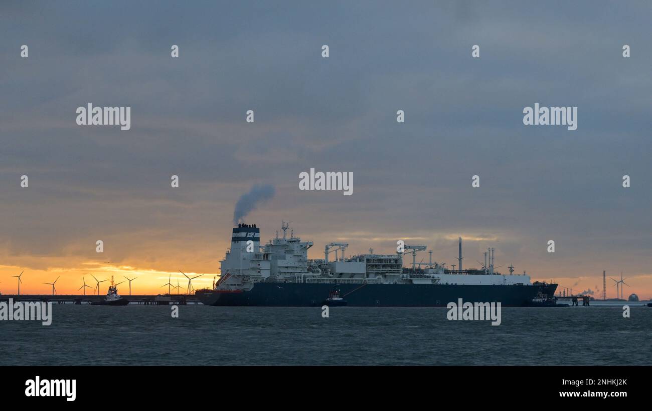 Floating Storage Regasification Unit (FSRU) ship "Hoegh Esperanza" is ...