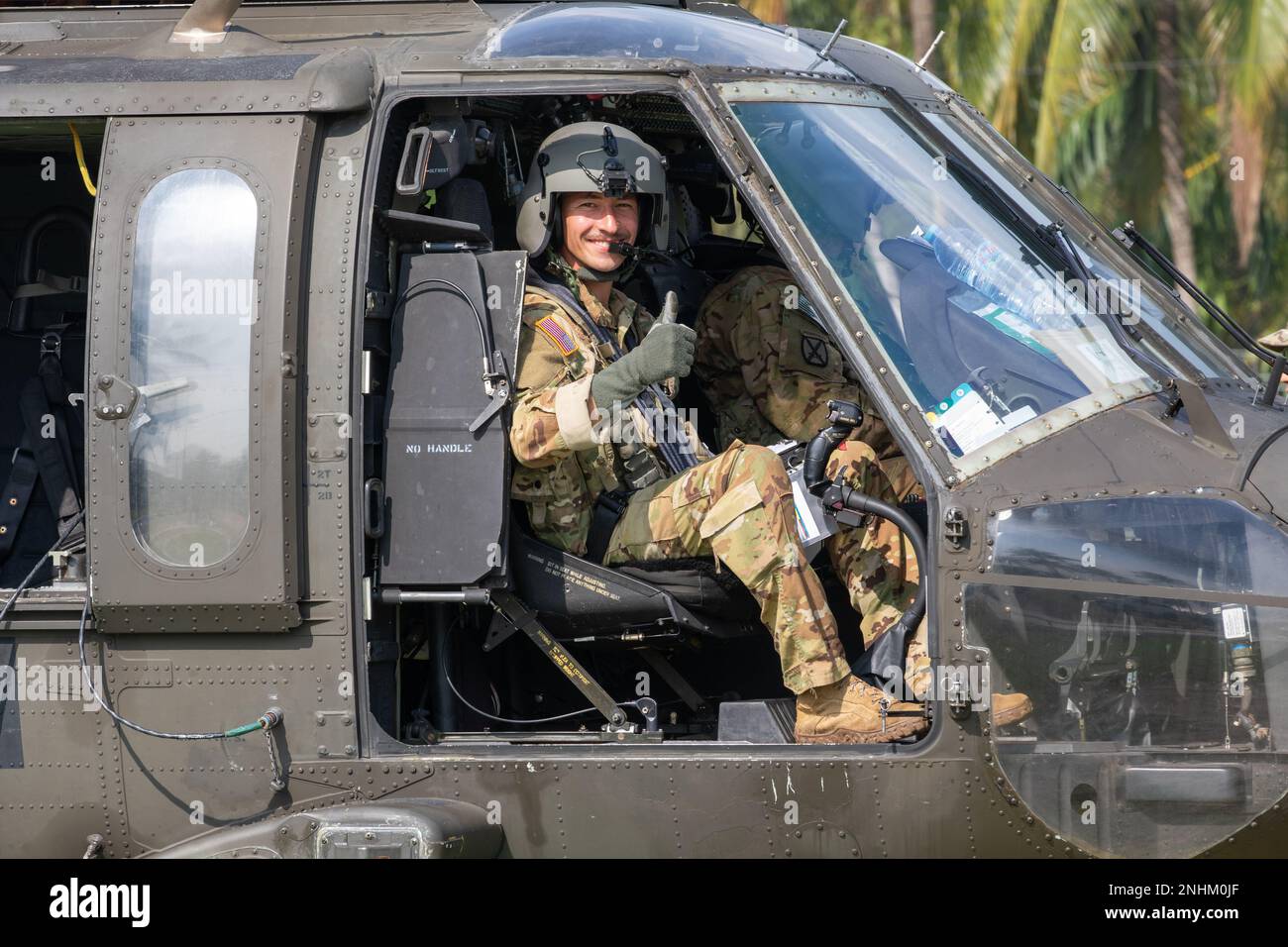 1. LT. Riley Botz, ein UH-60m Black Hawk Platoon Leader, der Alpha ...