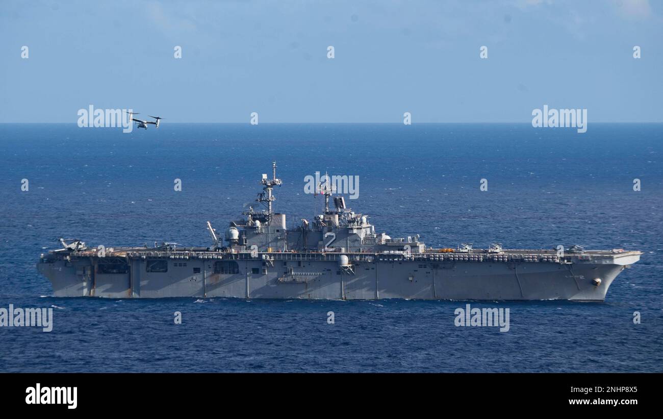 PAZIFIK (Aug 1, 2022) das amphibische Sturmschiff USS Essex (LHD 2) der ...
