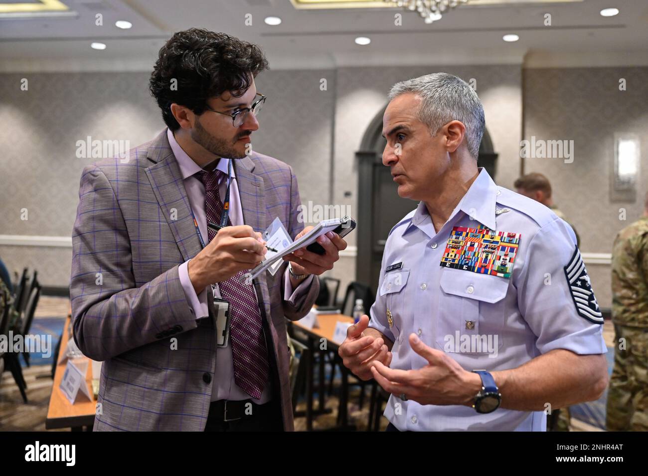 Senior Enlisted Advisor des Vorsitzenden Ramón Colón-López spricht mit ...