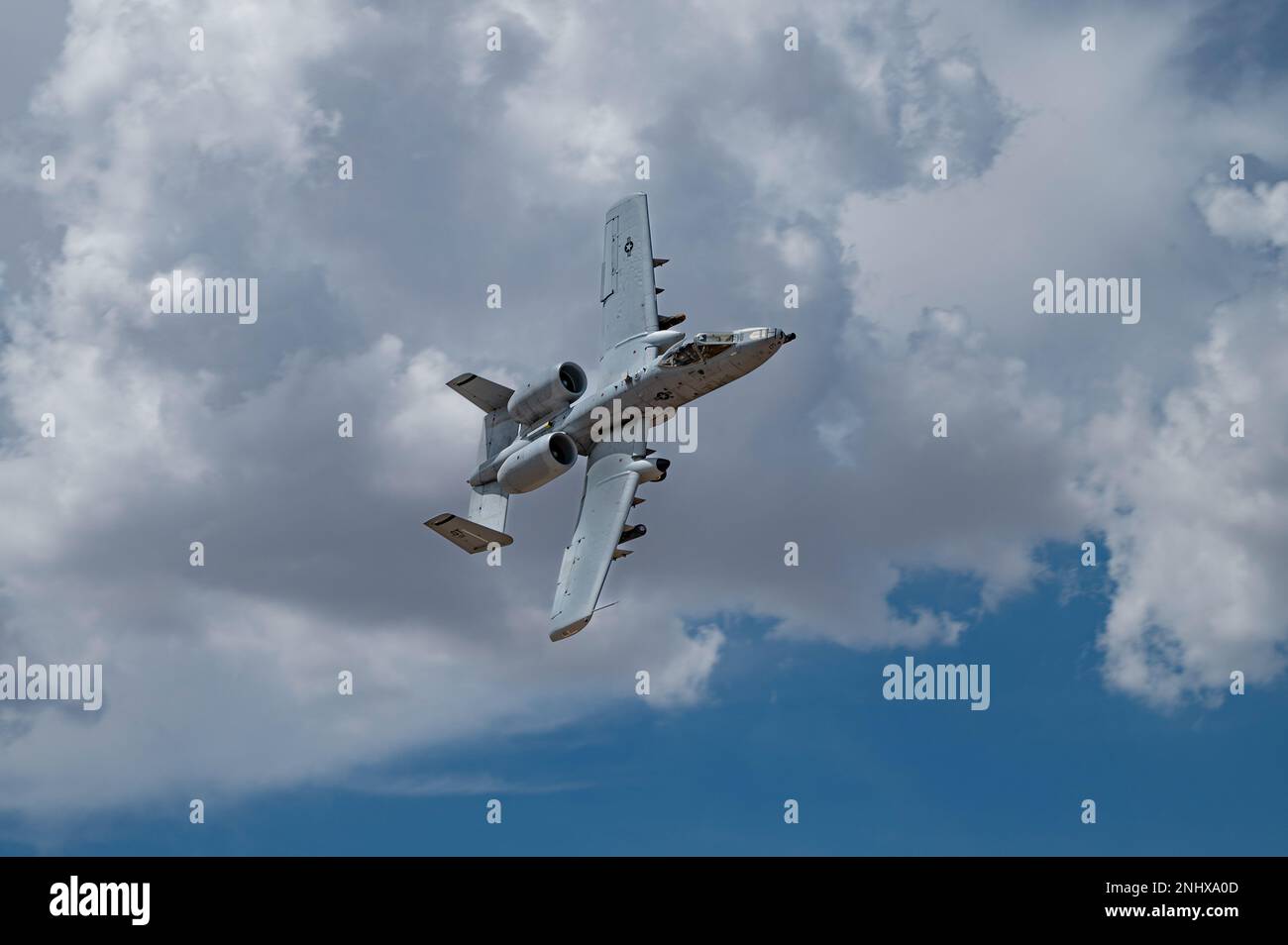 Ein A-10 Thunderbolt II, der der 422. Test and Evaluation Squadron ...