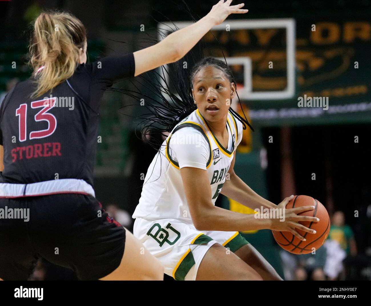 Baylor guard Darianna Littlepage-Buggs, right, is guarded by Incarnate ...