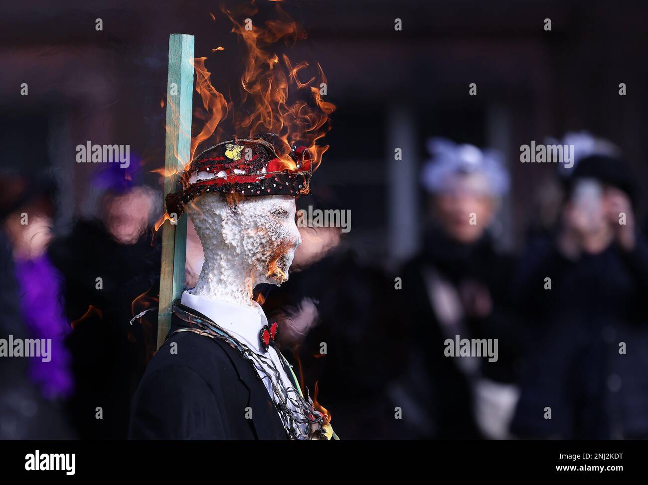 Düsseldorf, Deutschland. 22. Februar 2023. Die Düsseldorfer Karnevalsfigur Hoppeditz ist an ...