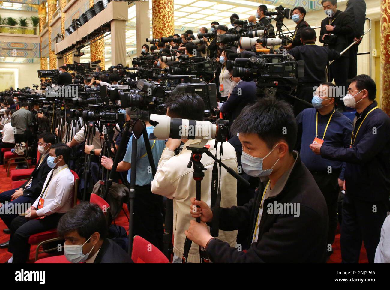 Lots of medias gather to cover the news which seven members of China's ...
