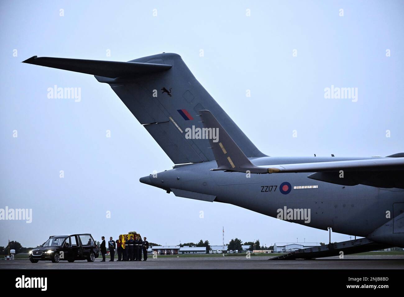 Pallbearers from the Queen's Colour Squadron (63 Squadron RAF Regiment ...