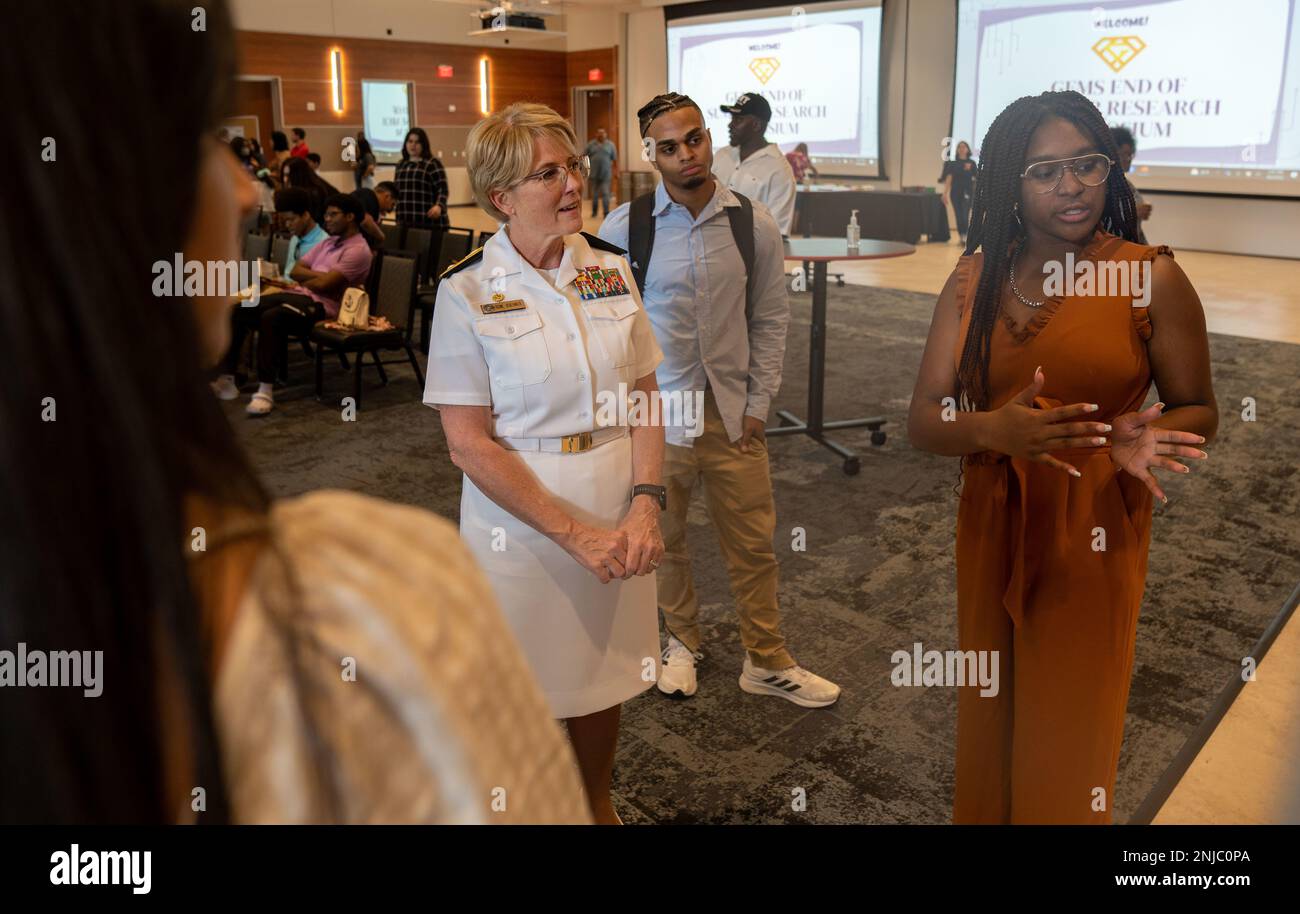SAN ANTONIO, Texas (6. Aug. 2022) Rear ADM. Cynthia Kuehner, Kommandeur ...