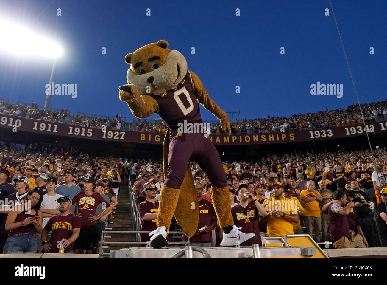 MINNEAPOLIS, MN - SEPTEMBER 01: Minnesota Golden Gophers mascot Goldie ...