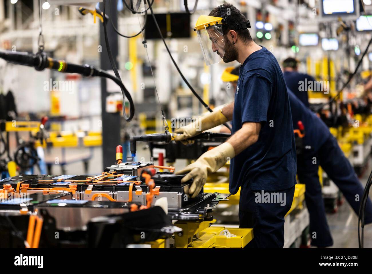 Several employees at the Stellantis automotive plant in Figueruelas ...