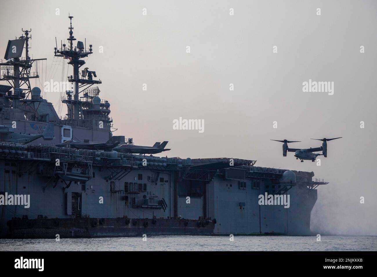Ein MV-22 Osprey, der Marine Medium Tilt Rotor Squadron (VMM) 362 (sein ...