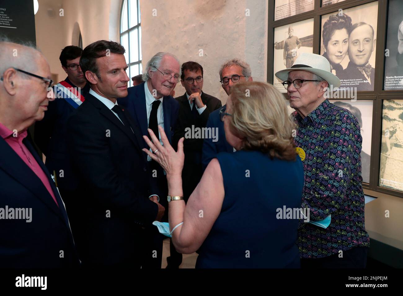 French President Emmanuel Macron, seconf left, speaks with Shoah ...