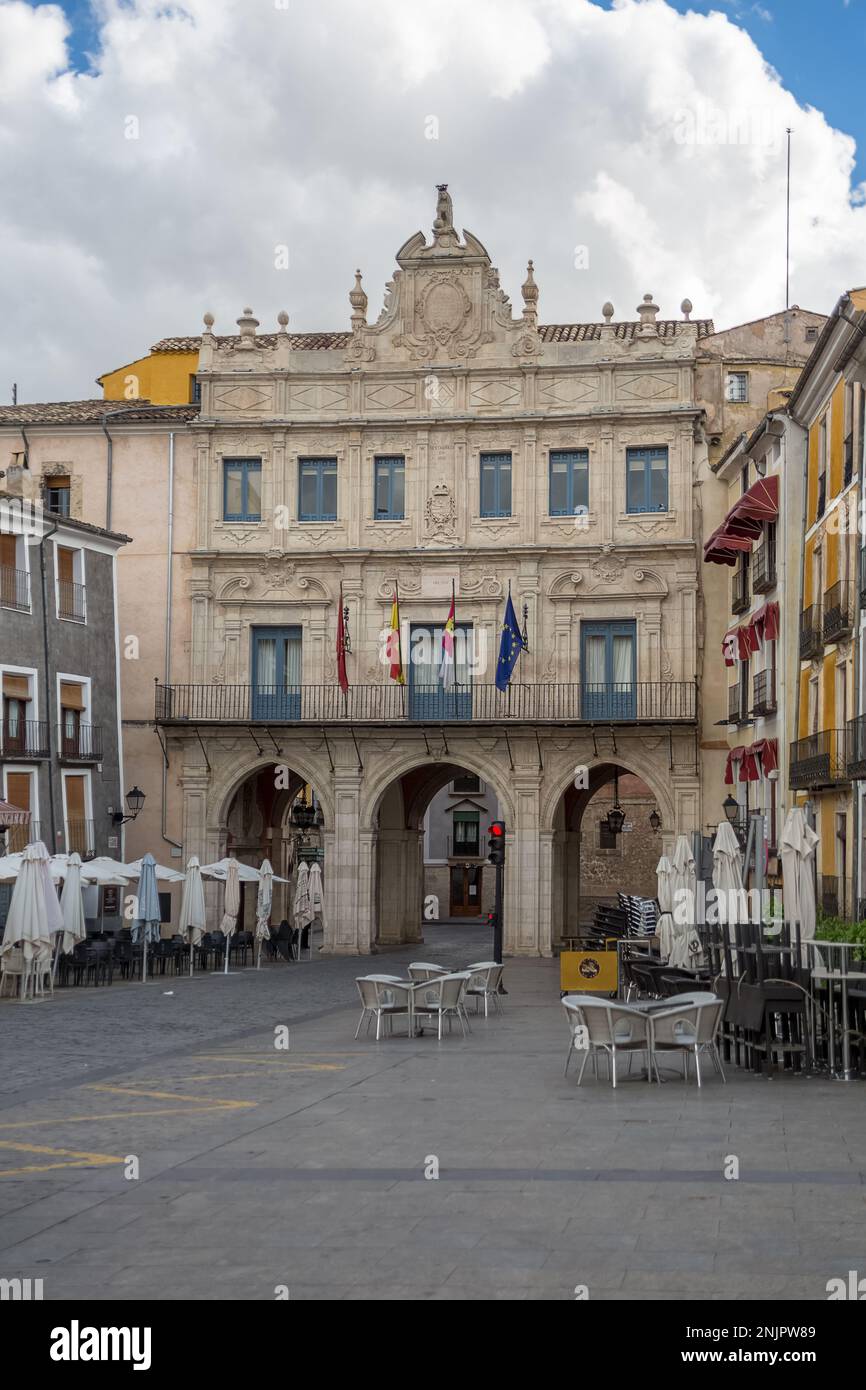 Cuenca Spanien - 05 13 2021: Blick auf das Rathaus von Cuenca, ein ...