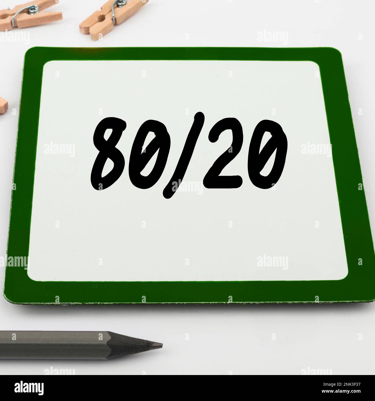 Das Schild zeigt 80 bis 20 Prozent an. Geschäftsbegriff des Pareto ...