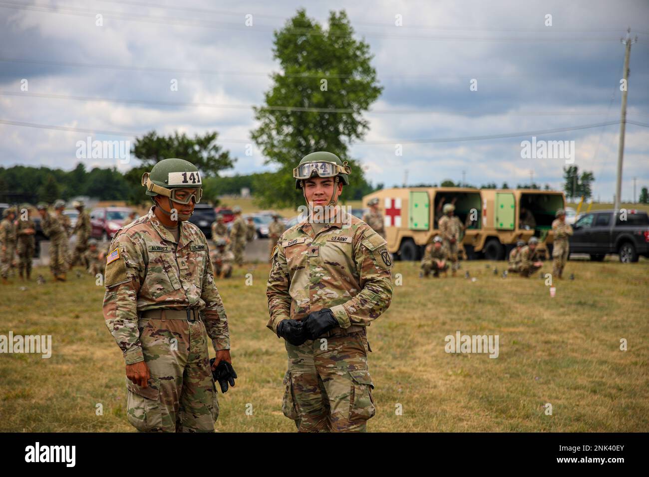 USA Soldaten der 10. Kampfluftfahrtbrigade unterstützen UH-60m Black ...