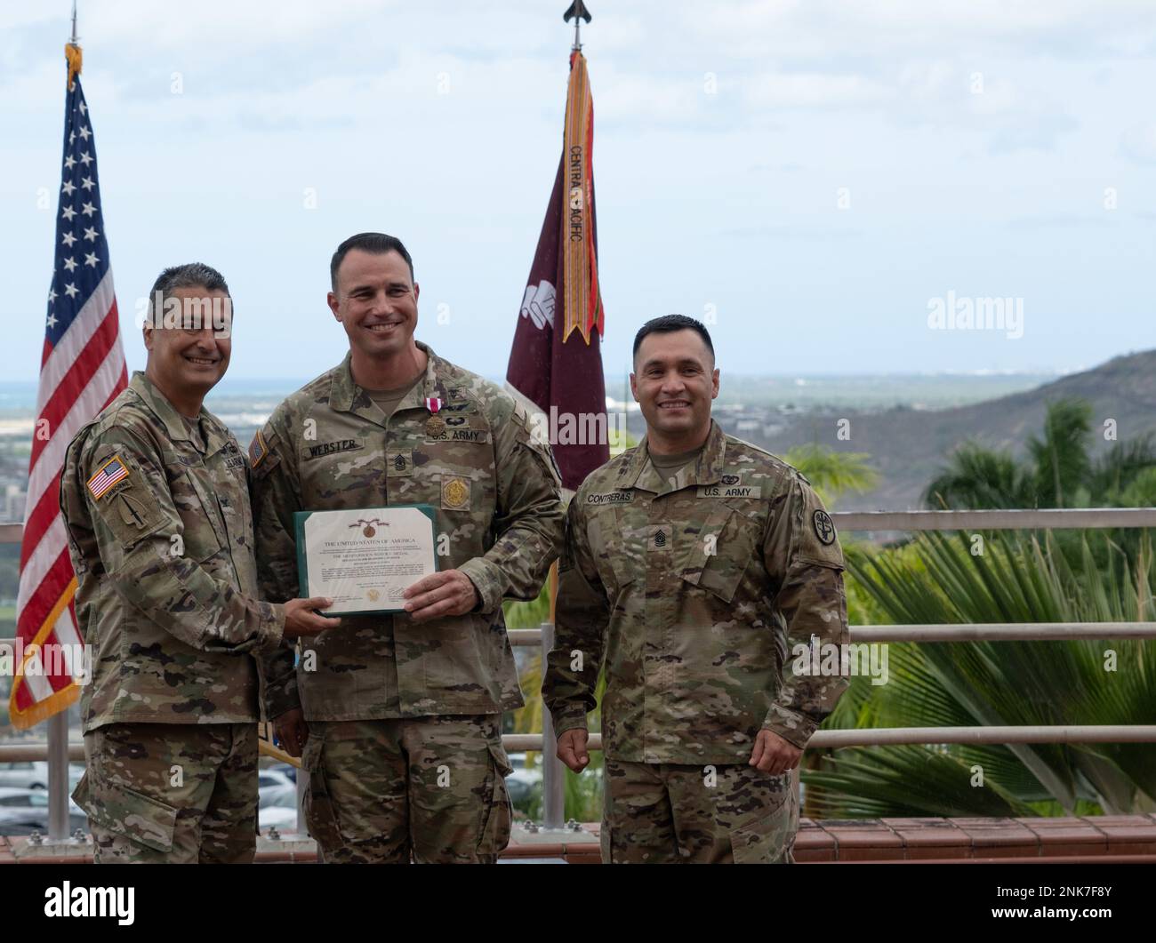 Tripler Army Medical Leadership hat Mitarbeiter bei einer Zeremonie auf ...