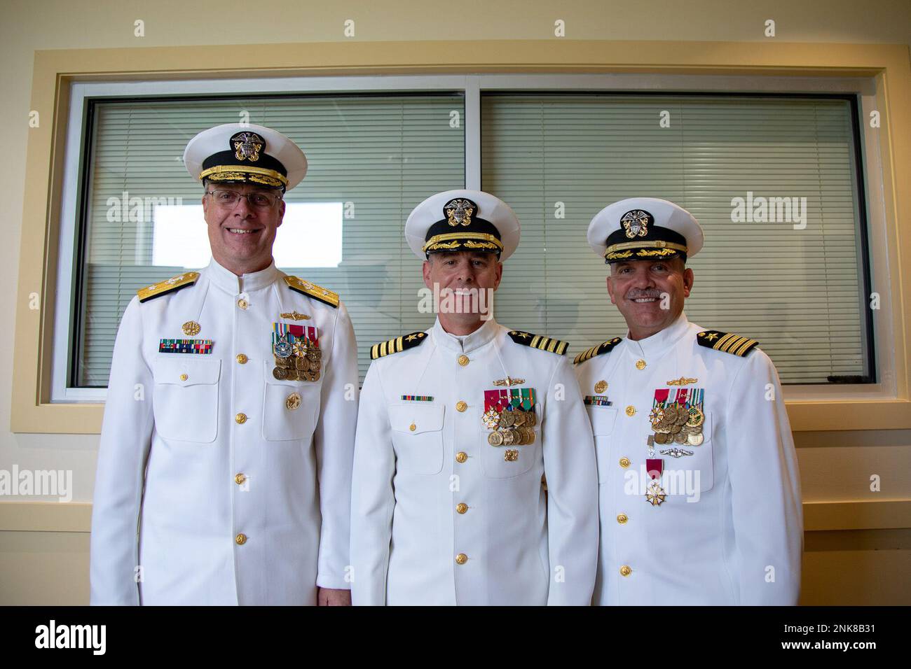 (Von links) Befehlshaber, Regionales Wartungszentrum der Marine (CNRMC ...