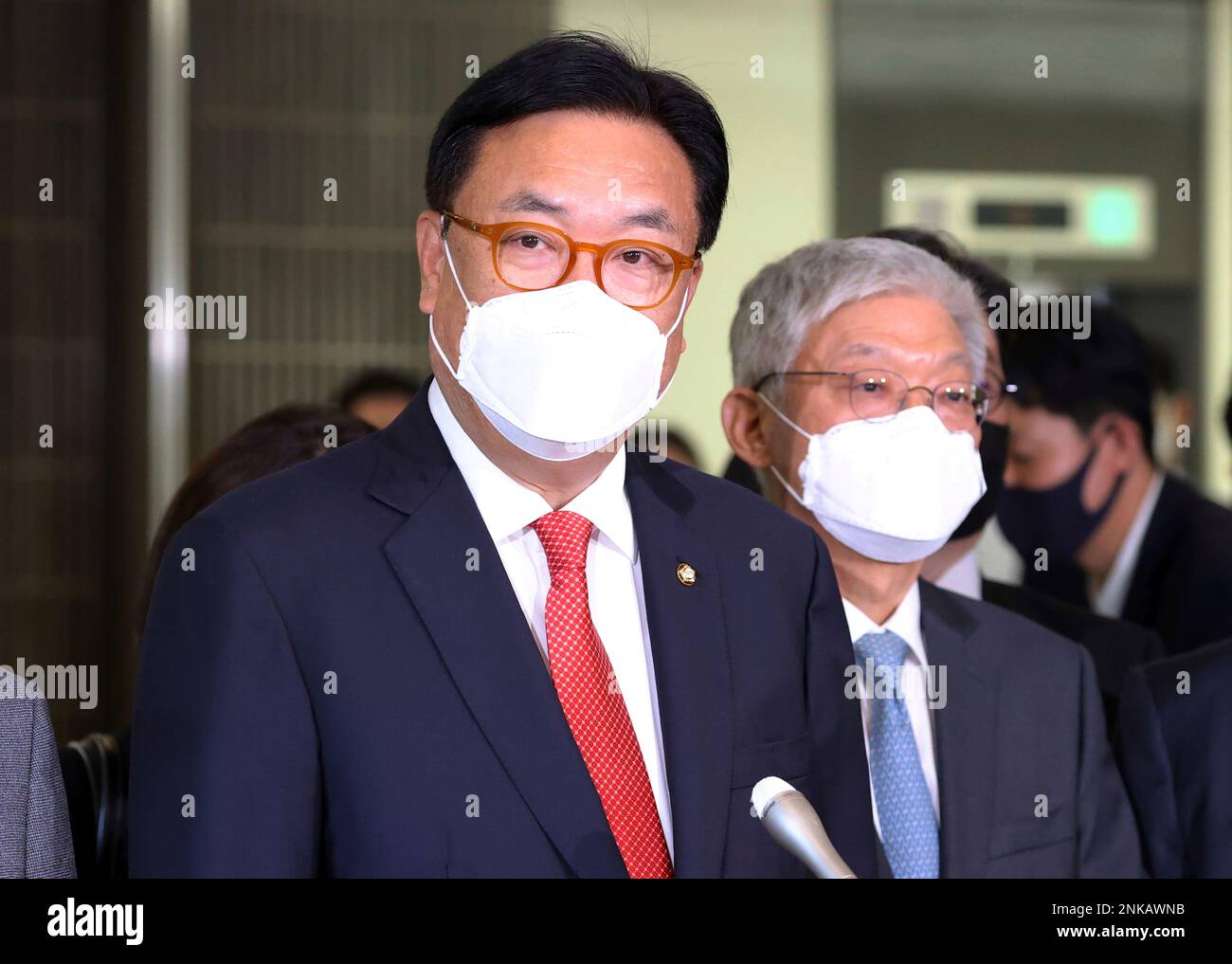 Cheong Jin-Suk, the leader of the policy council delegation of ...