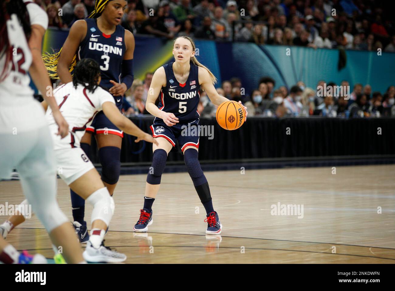 MINNEAPOLIS, MN - APRIL 03: UConn Huskies guard Paige Bueckers (5) looks to shoot during the ...