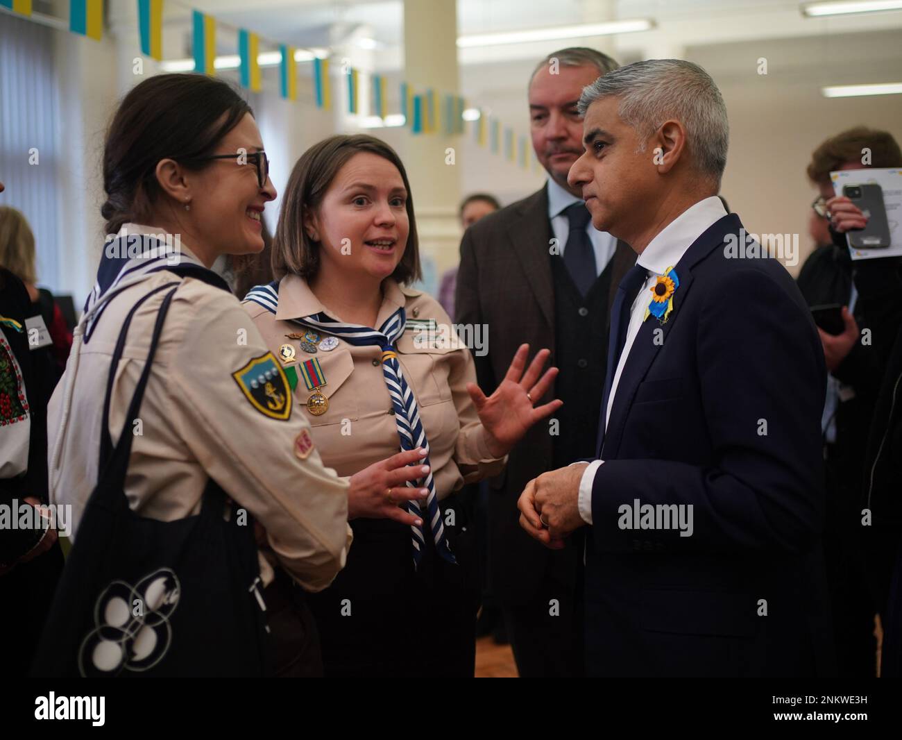 Bürgermeister von London, Sadiq Khan, trifft ukrainische Pfadfinder im ...