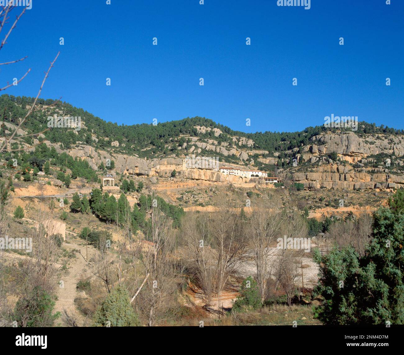SANTUARIO DE LA VIRGEN DE LA PALMA INCRUSTADO EN LA ROCA CALIZA ...