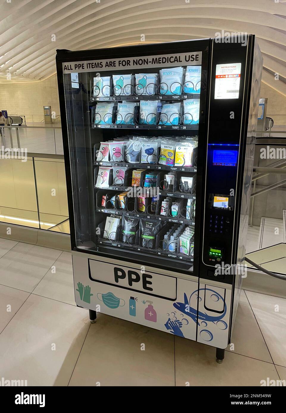 Photo by: zz/STRF/STAR MAX/IPx 2021 12/15/21 A vending machine that ...